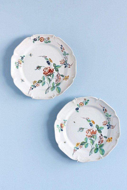 Italian Faience Rose Plates, 18th Century, Set of 2 for sale at Pamono