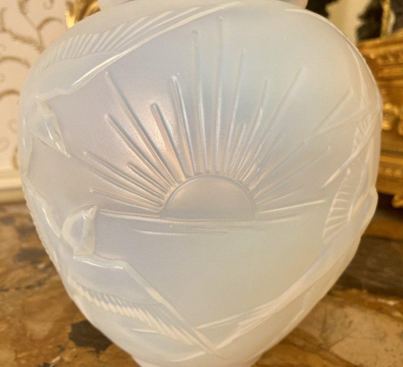 Art Deco Opalescent Vase with Swallows from Sabino Paris for sale at Pamono