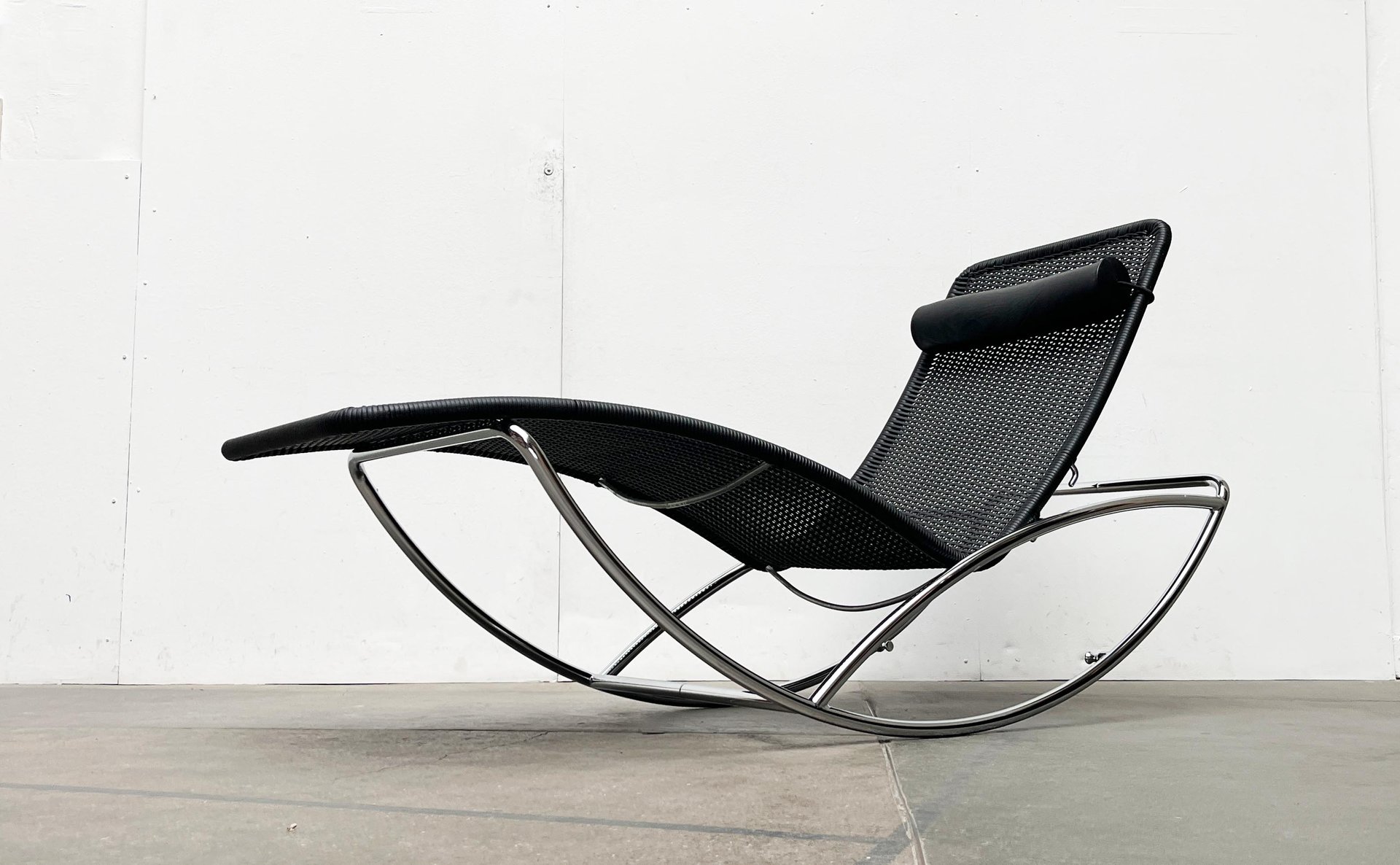 Vintage Model S 828 Chaise Longue Rocking Chair in Tubular Steel by ...