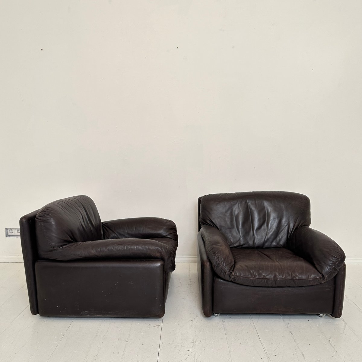 Mid-Century Modern Italian Club Chairs in Brown Leather, 1970, Set of 2 ...