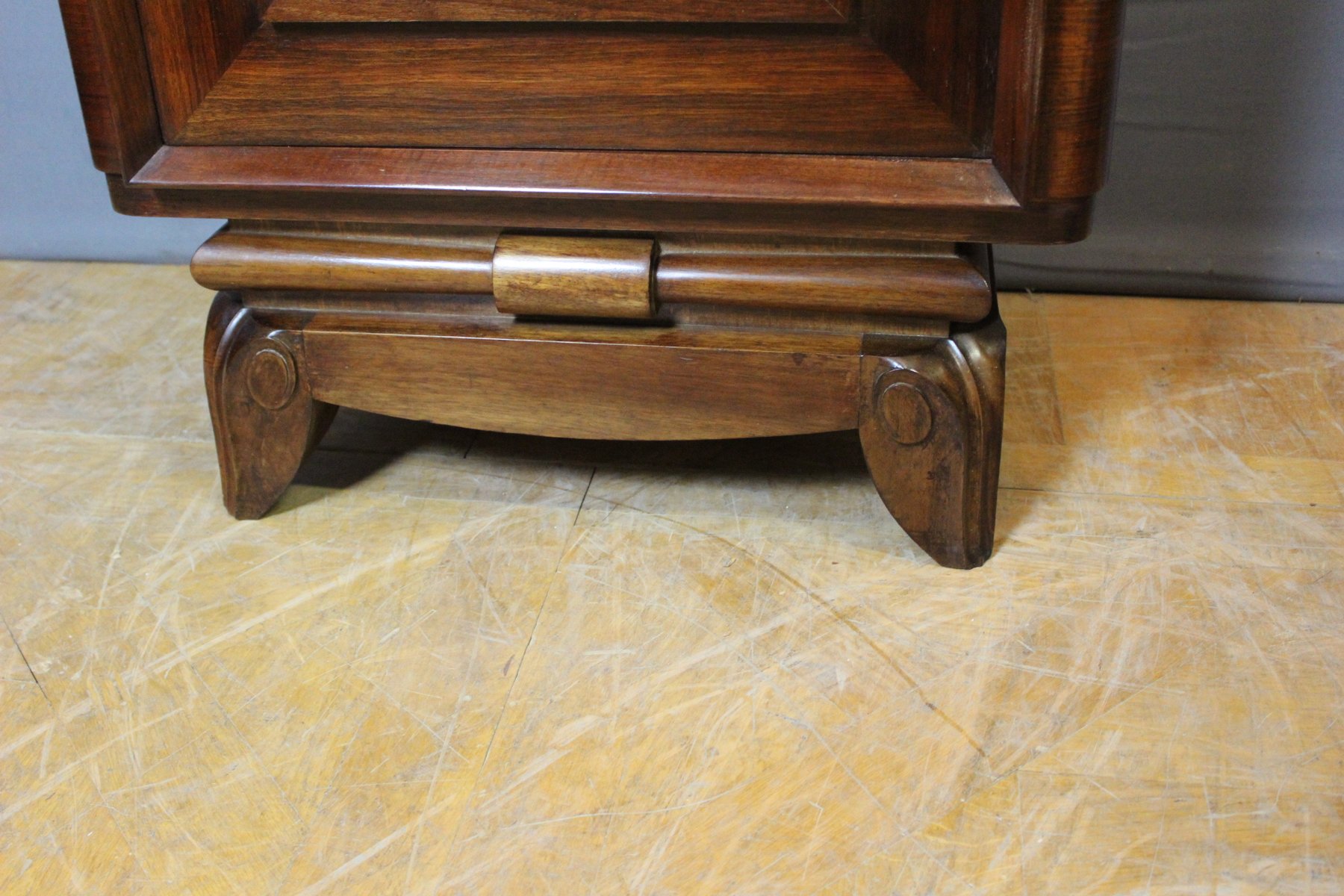 Art Deco Walnut Showcase, 1940s for sale at Pamono