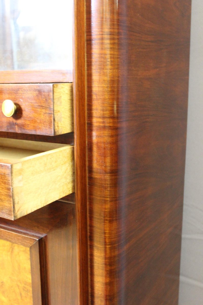Art Deco Walnut Showcase, 1940s for sale at Pamono