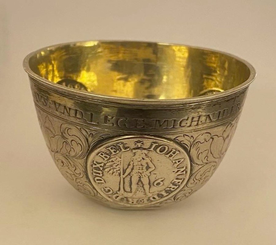 Small 17th Century Silver Bowl for sale at Pamono