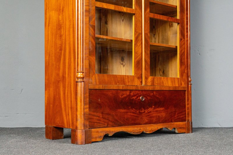 Louis Philippe Display Cabinet for sale at Pamono