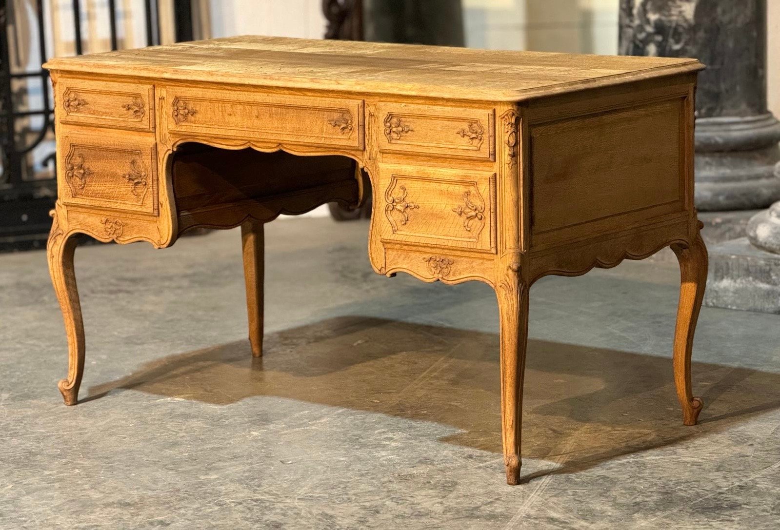 Bureau en Chêne Blanchi, France, 1920s en vente sur Pamono