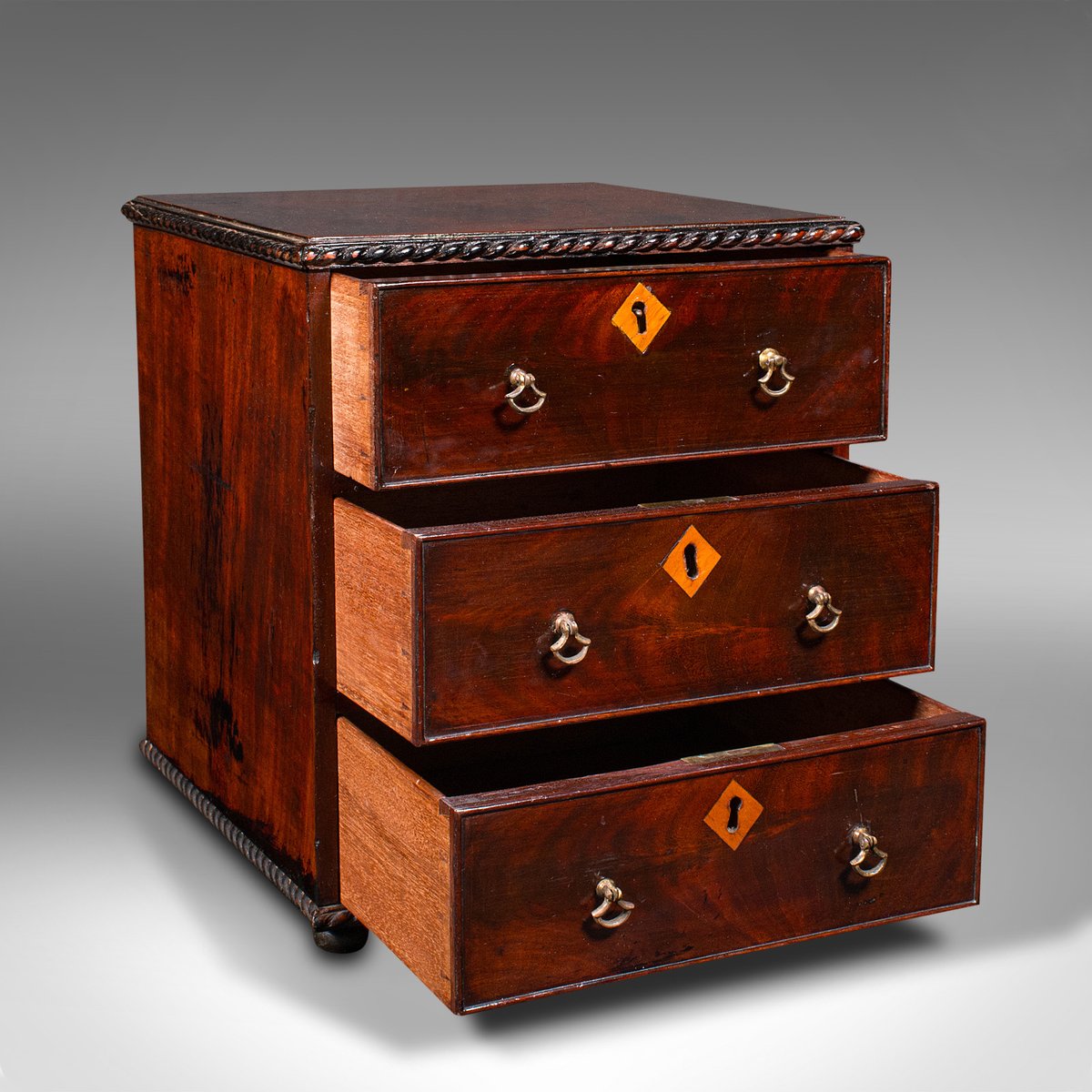 English Apprentice Chest of Drawers, 1800s for sale at Pamono