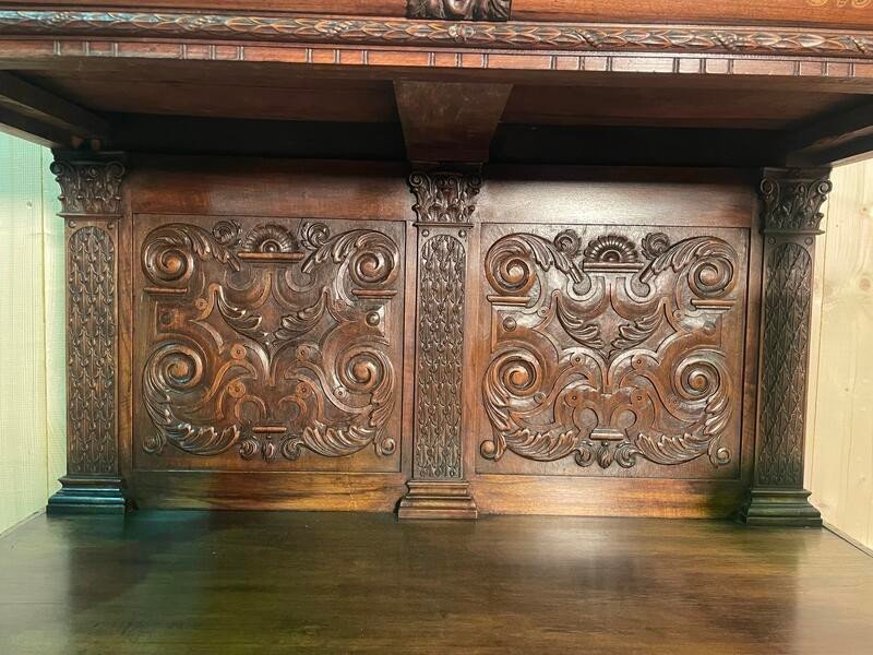 Renaissance Style Console Table for sale at Pamono