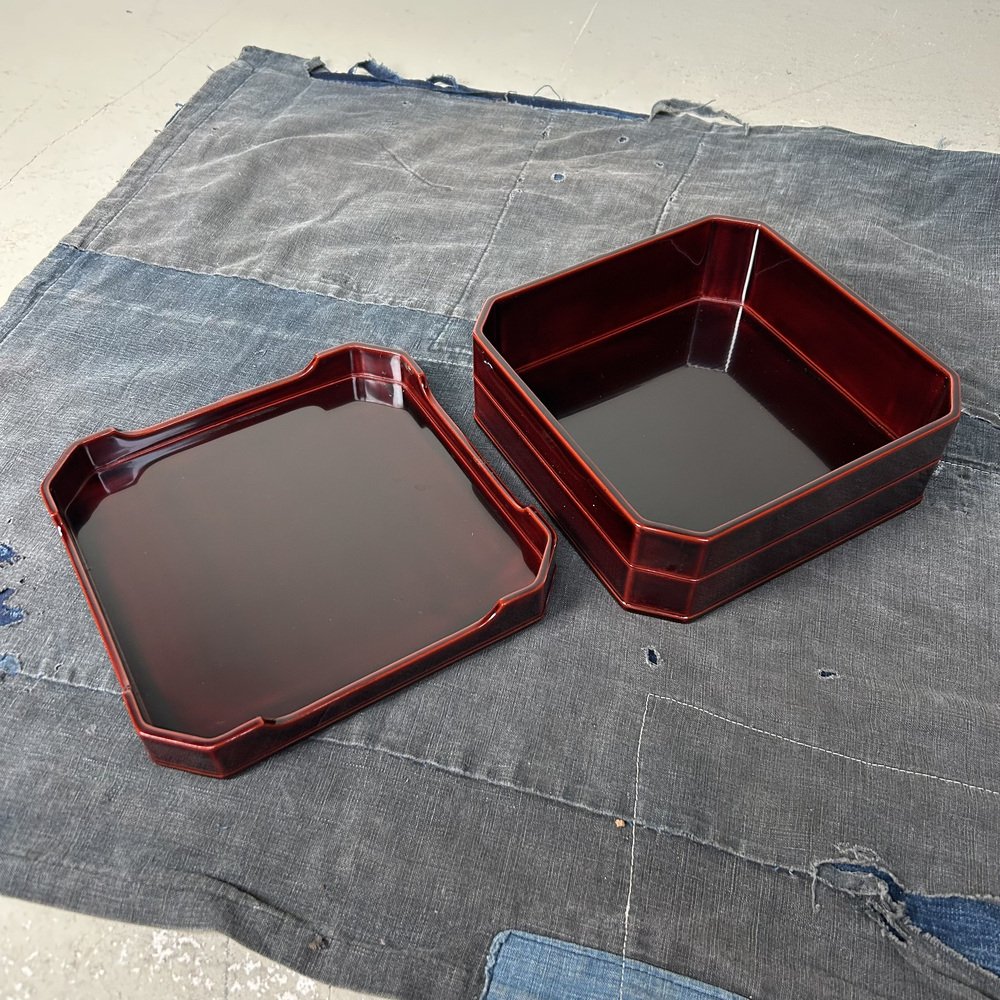 Japanese Wooden Urushi Lacquer Box with Lid, 1920s for sale at Pamono