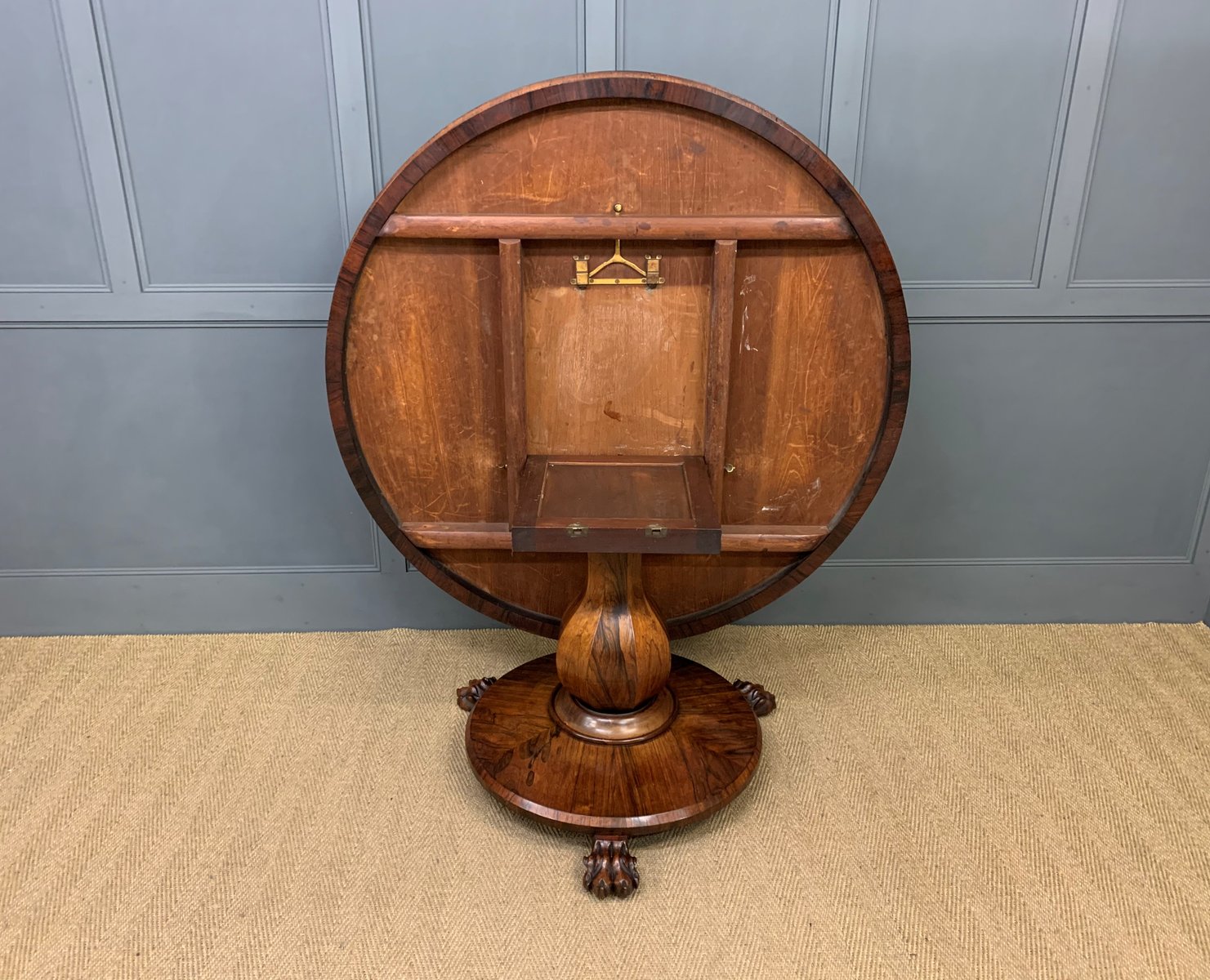 Early Victorian Rosewood Loo Table for sale at Pamono