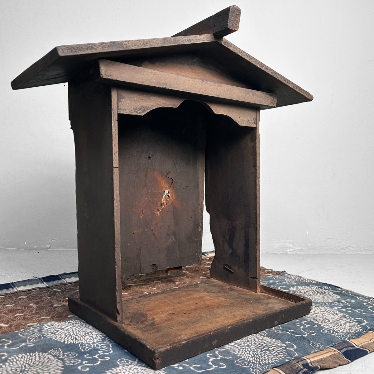 Japanese Kamidana Antique Shinto Wooden Shrine for sale at Pamono