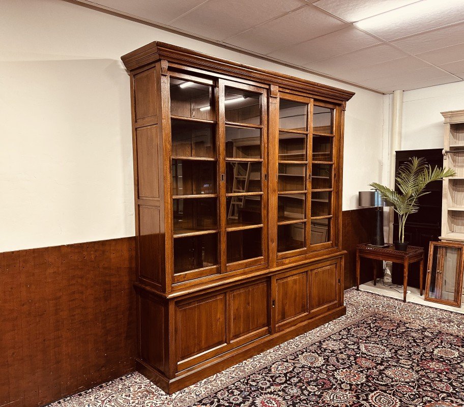 Large Classic Oak Library Bookcase for sale at Pamono