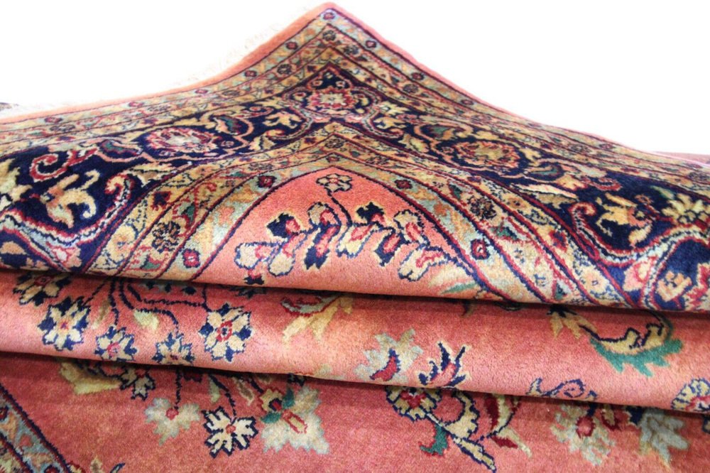 Vintage Middle Eastern Rug for sale at Pamono