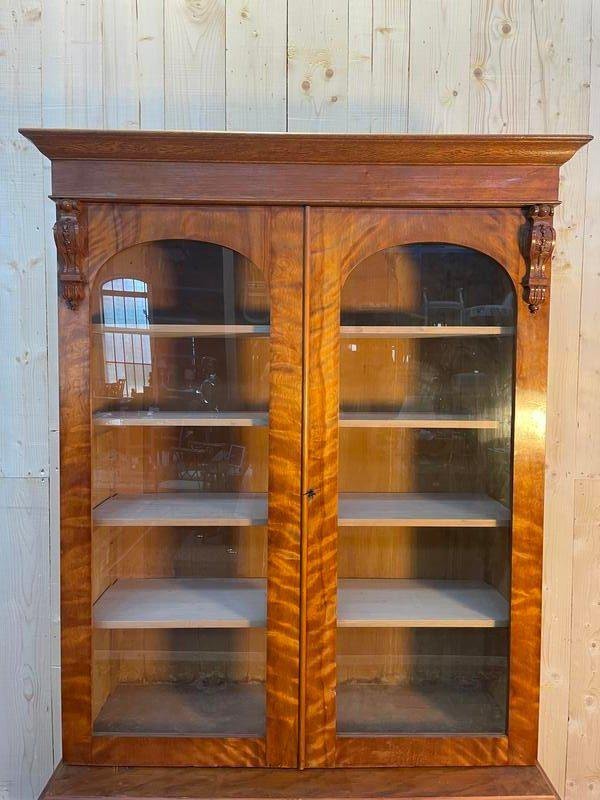 English Style Display Cabinet for sale at Pamono