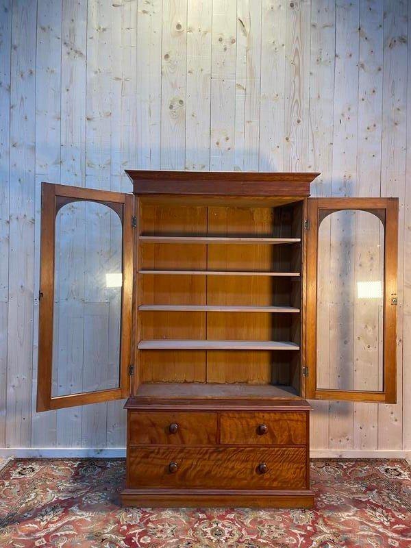 English Style Display Cabinet for sale at Pamono