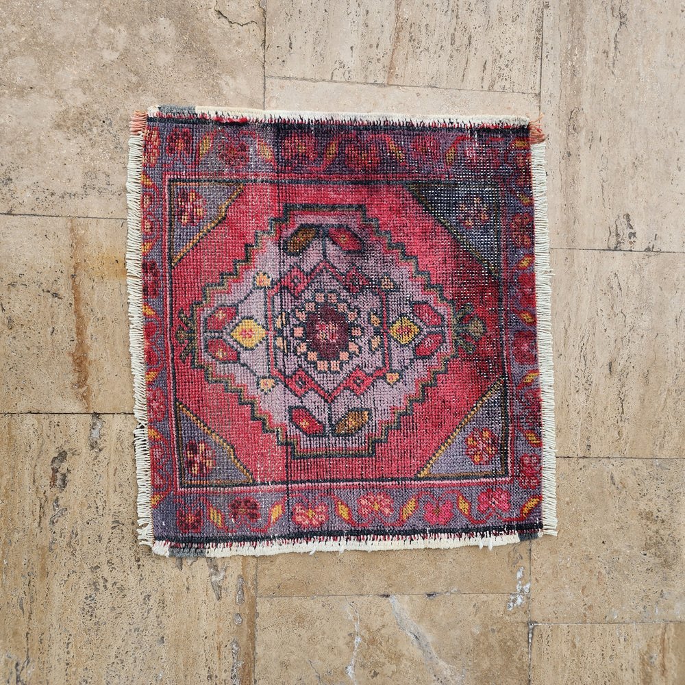 Vintage Turkish Red Rug for sale at Pamono