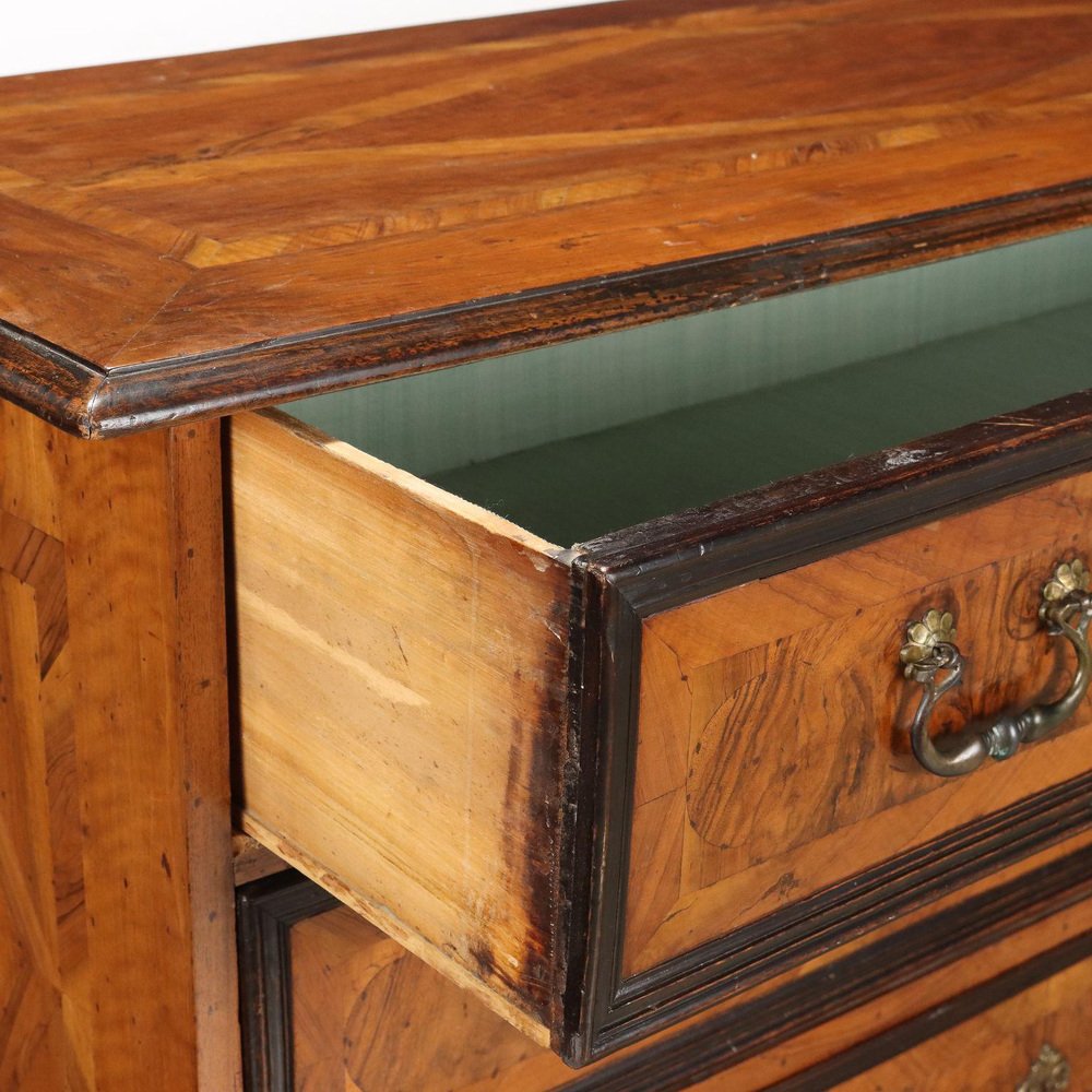 Antique Baroque Chest of Drawers in Walnut, 18th Century for sale at Pamono