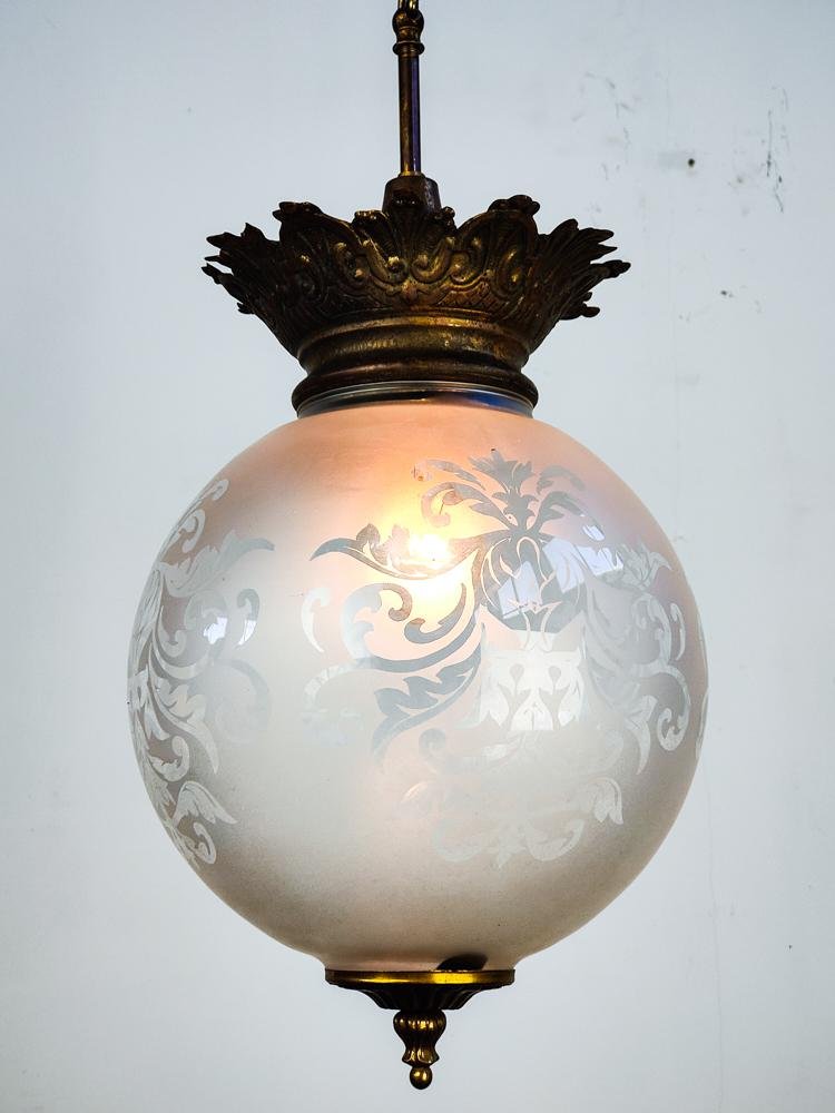 Vintage Glass Globe Lampnull