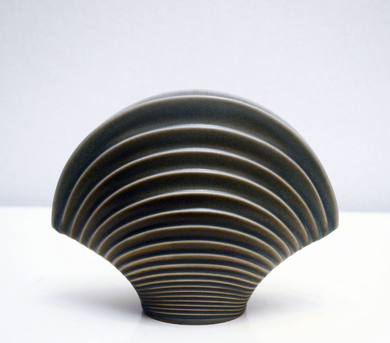 Porcelain Shell Vase from Rosenthal, 1970s for sale at Pamono