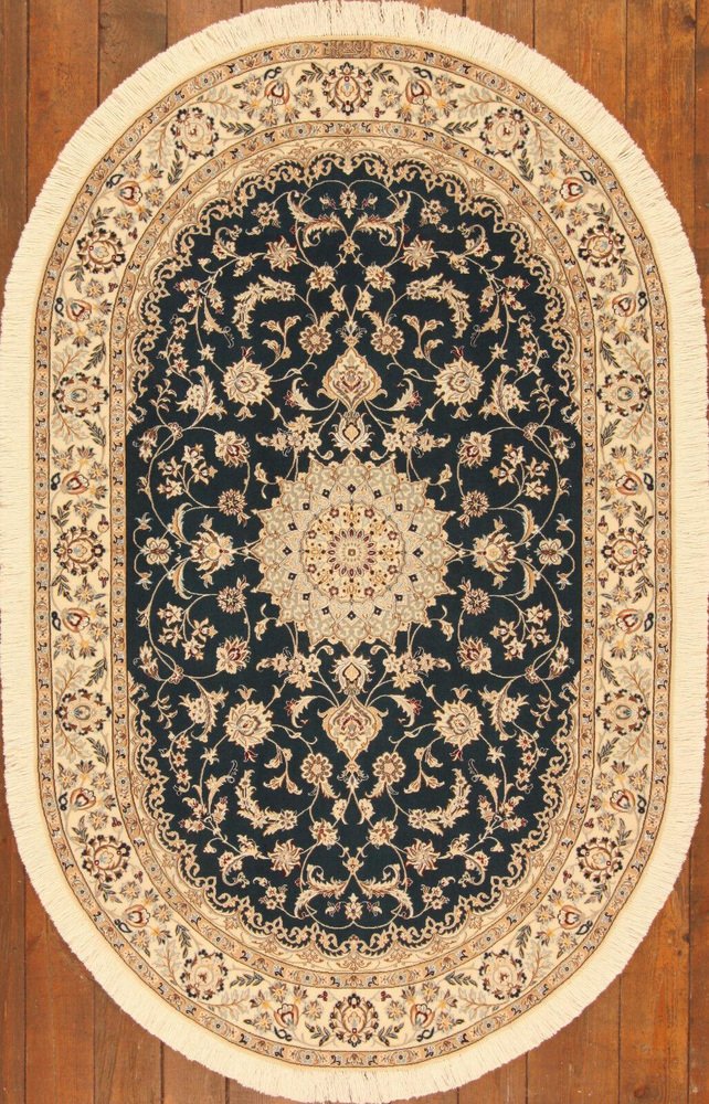 Oval Hand-Knotted Middle Eastern Rug for sale at Pamono