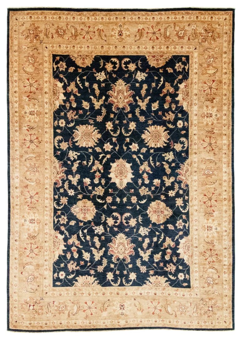 Middle Eastern Rug in Wool for sale at Pamono