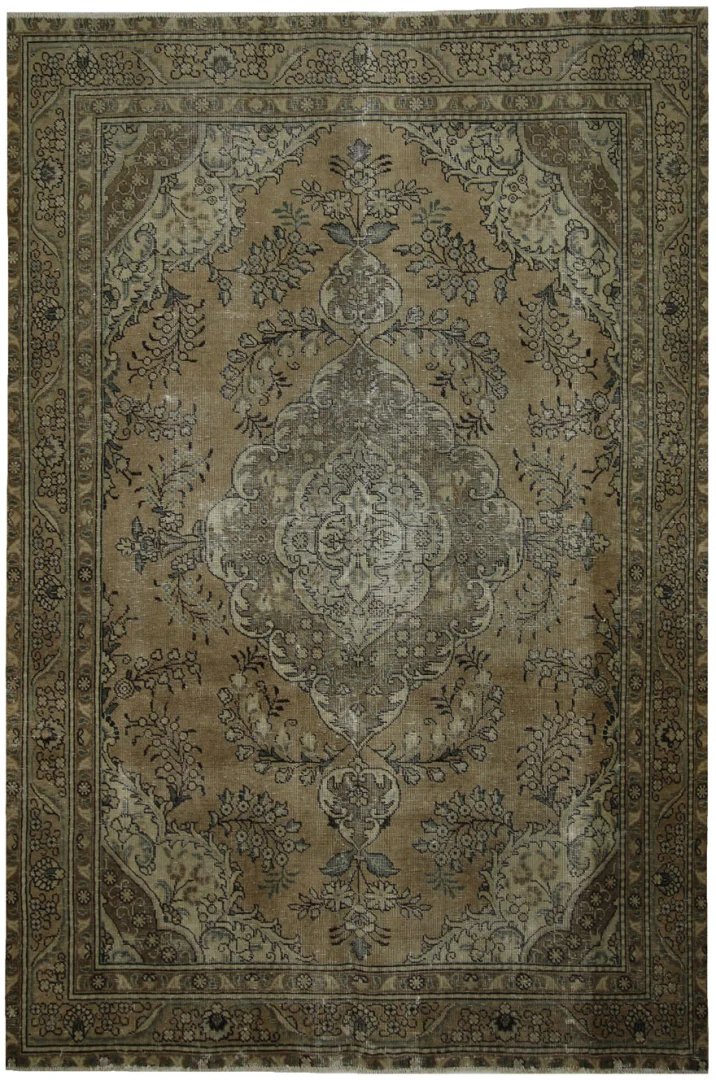 Vintage Middle Eastern Hand-Knotted Rug for sale at Pamono