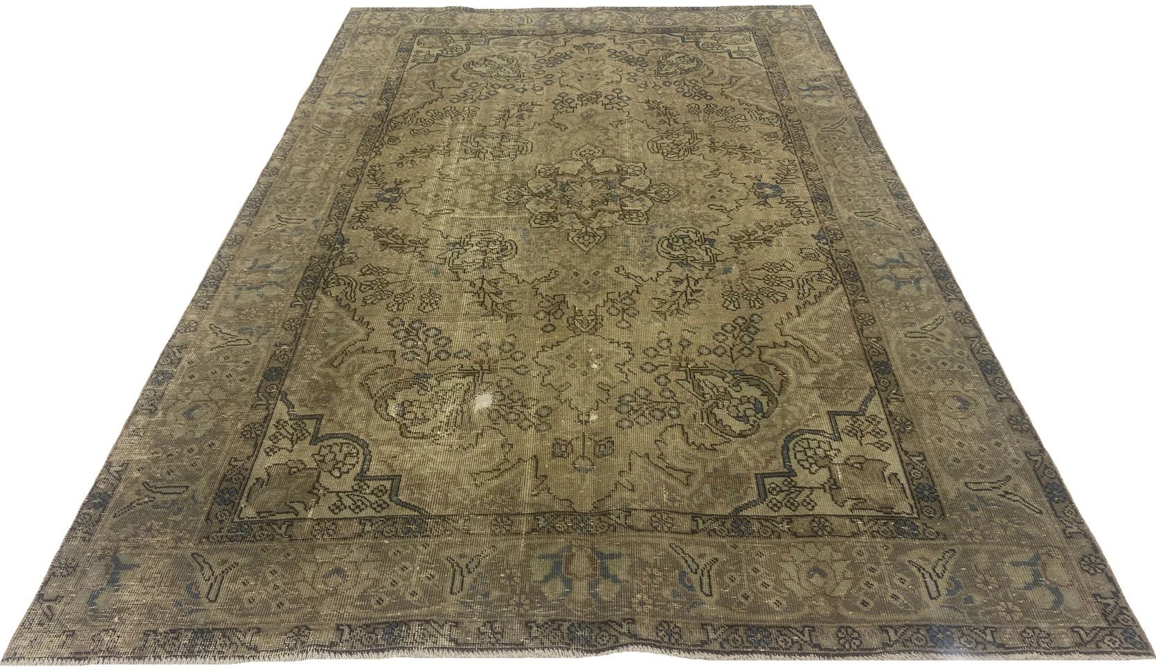 Vintage Hand-Knotted Middle Eastern Rug for sale at Pamono