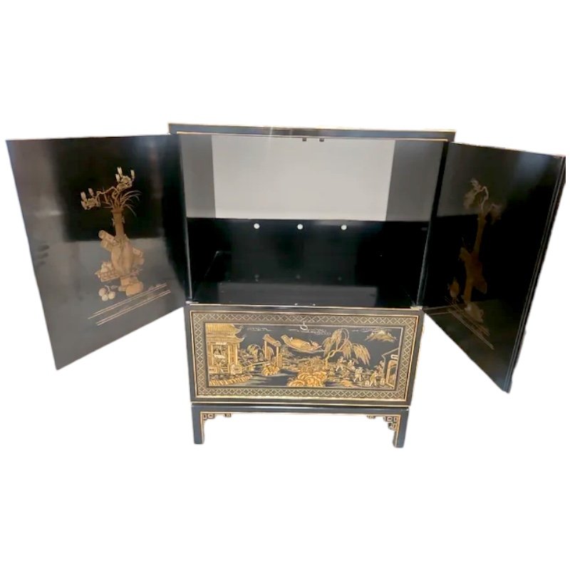 Mid-Century Chinese Bar Cabinet for sale at Pamono