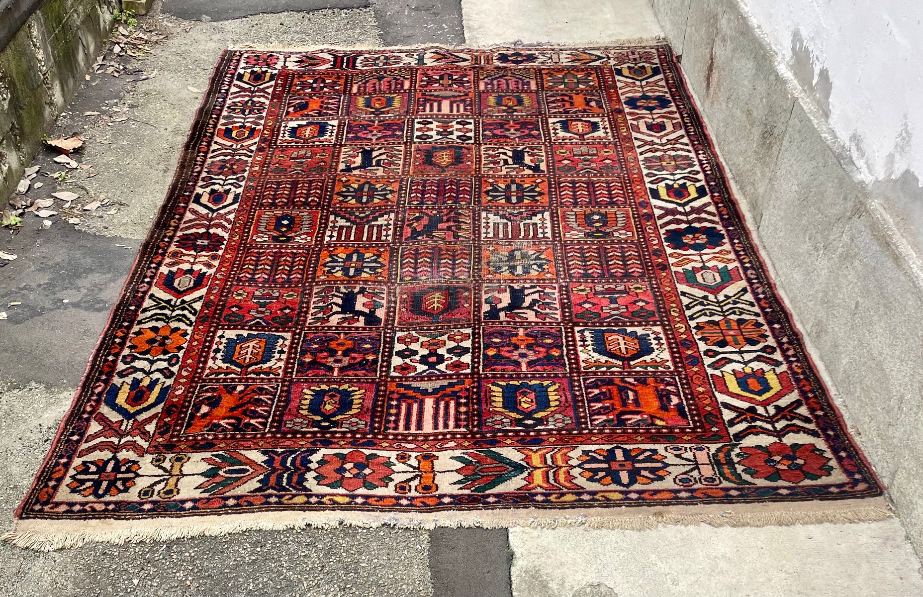 Middle Eastern Bakhtiari Garden Rug, 1960s for sale at Pamono