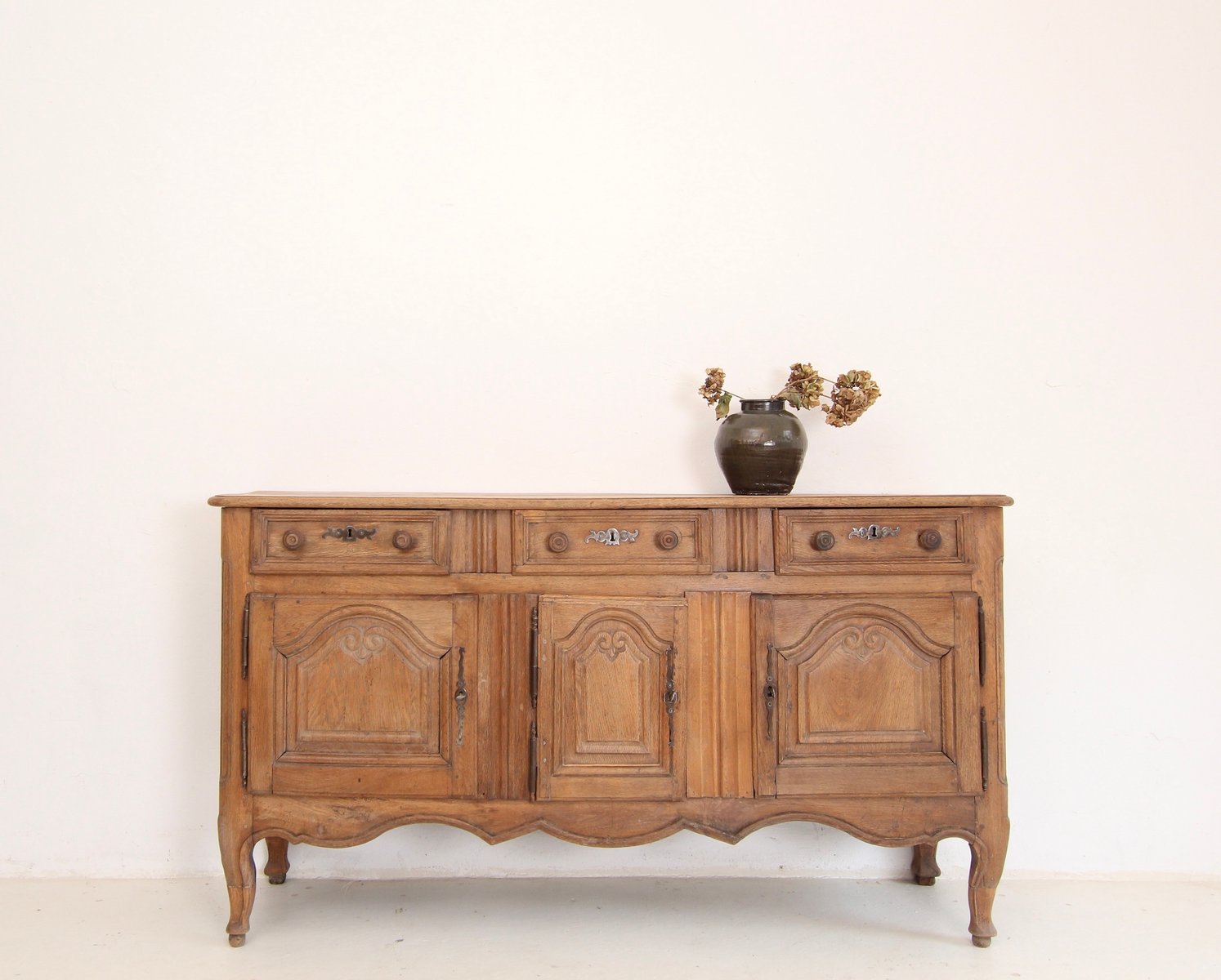 Antique French Sideboard in Oak for sale at Pamono