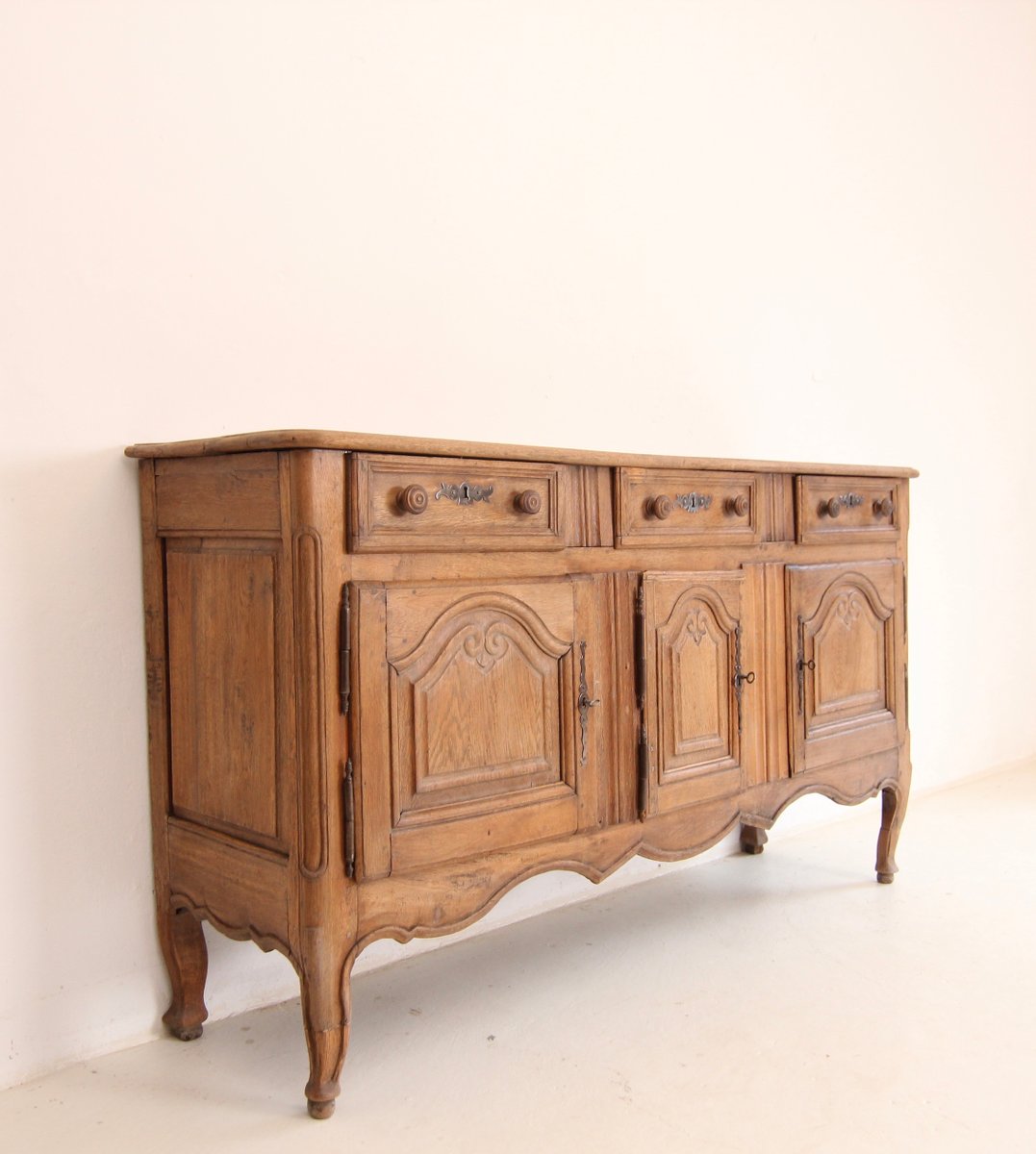 Antique French Sideboard in Oak for sale at Pamono