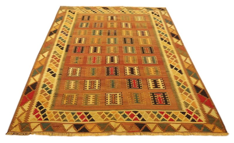 Middle Eastern Handwoven Kilim Rug for sale at Pamono