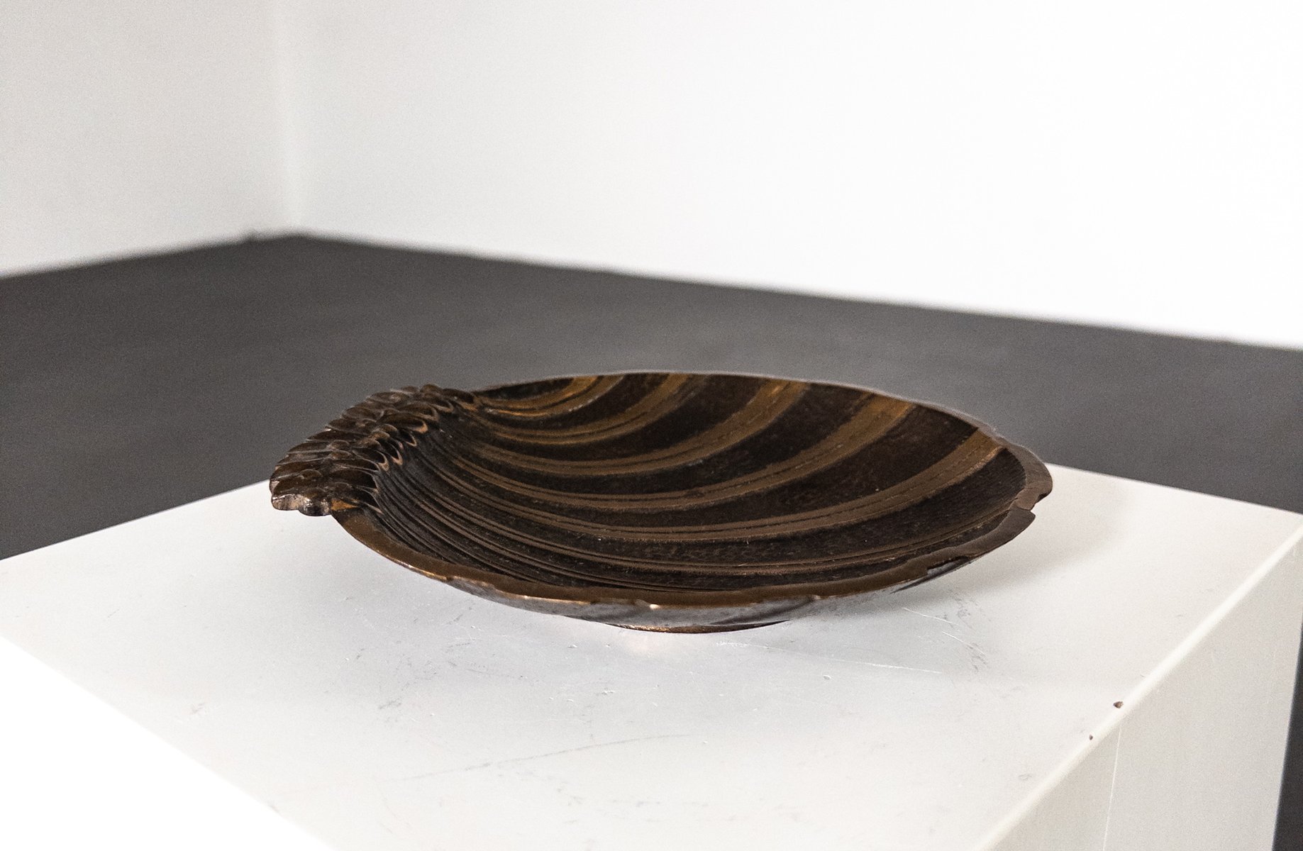 Art Deco Bronze Shell Dish by Niels Dan Ravn, 1930s for sale at Pamono