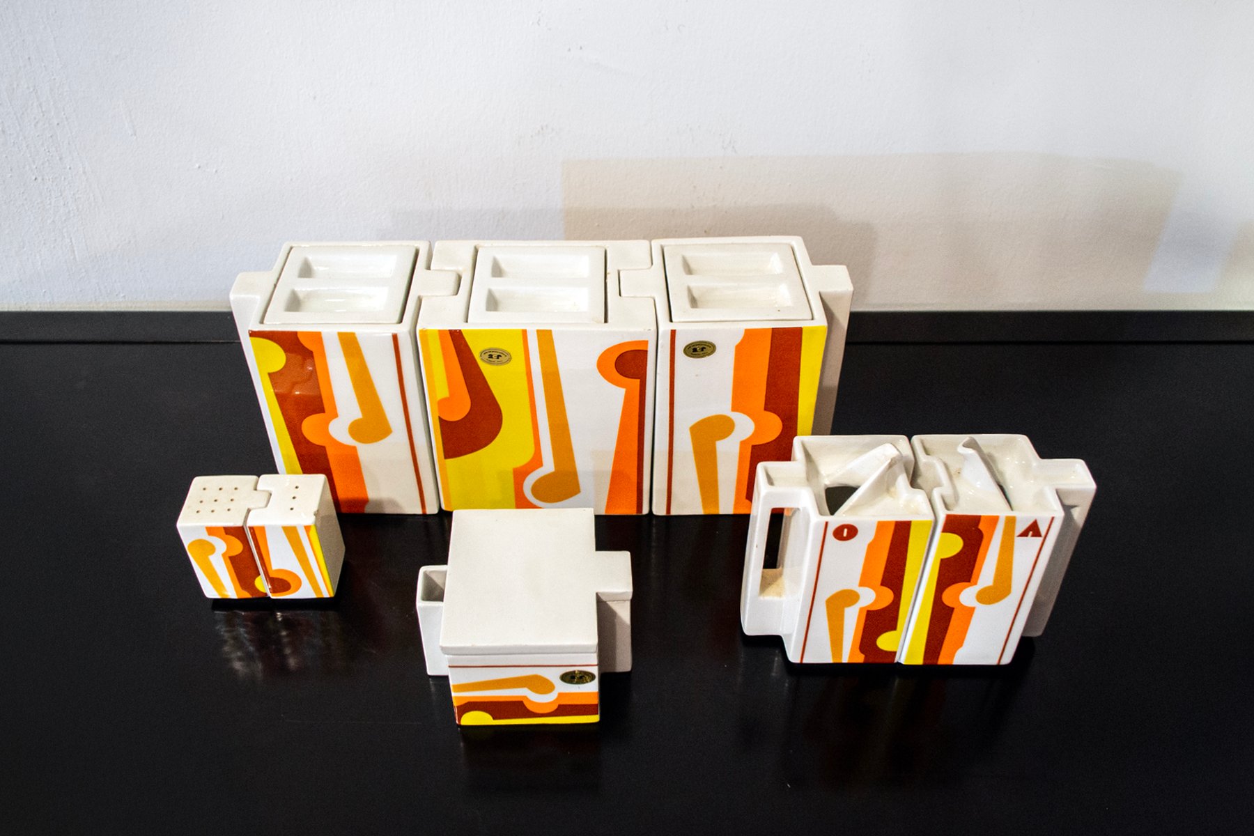 Collection Ceramics Cubicon par Peter Chinni pour Arte Ceramica Romana ...