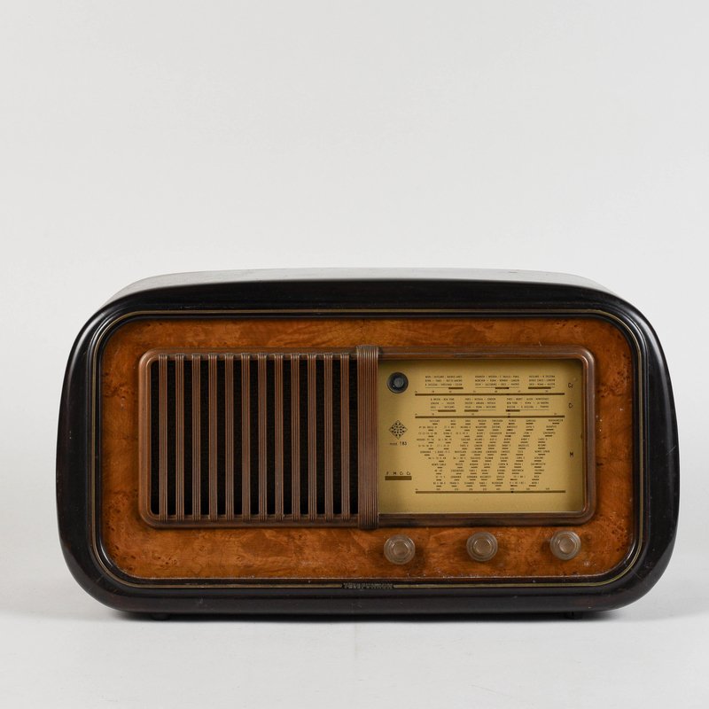 Model T83 Radio from Telefunken for sale at Pamono