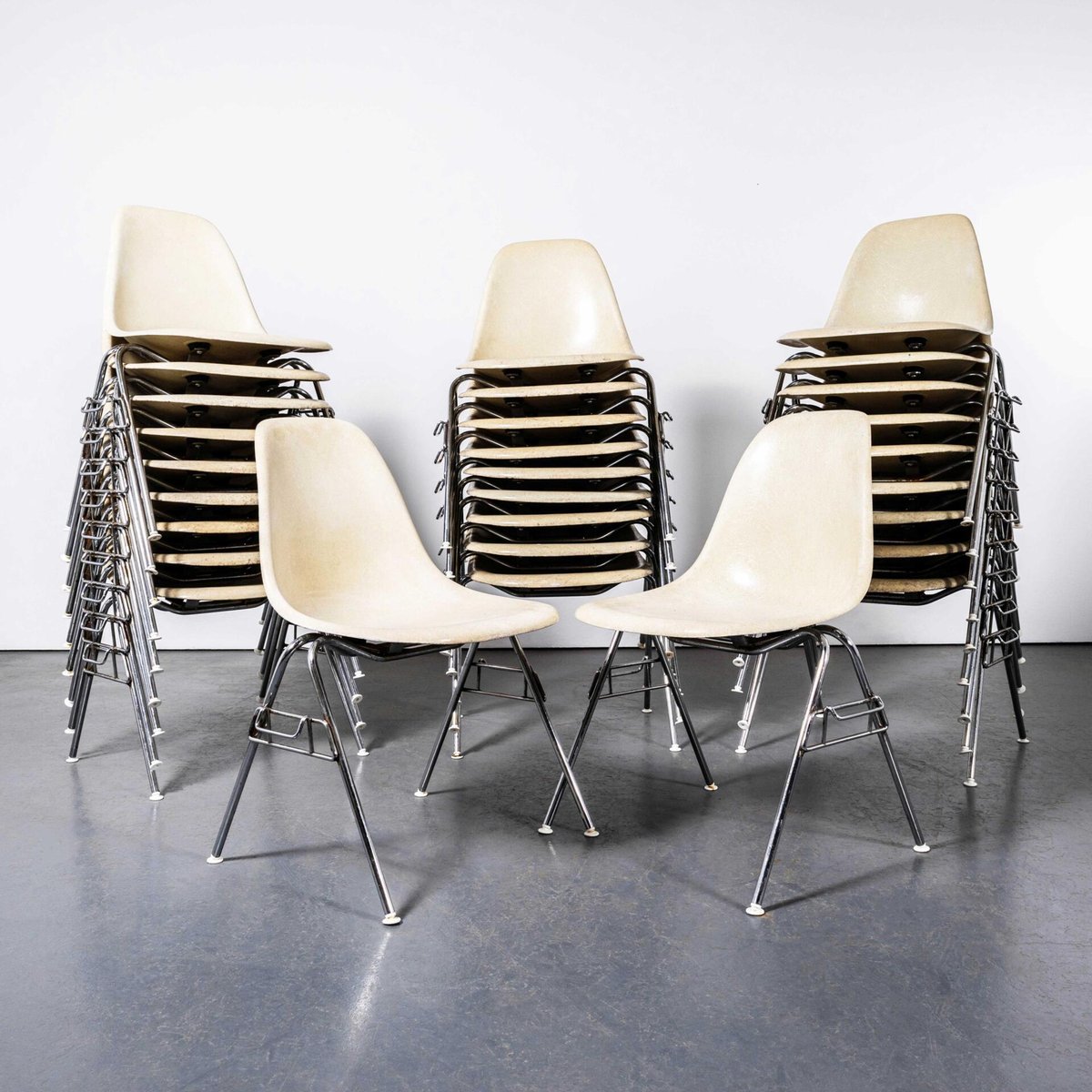 DSS Stacking Off White Fibreglass Dining Chair, 1960s for sale at Pamono
