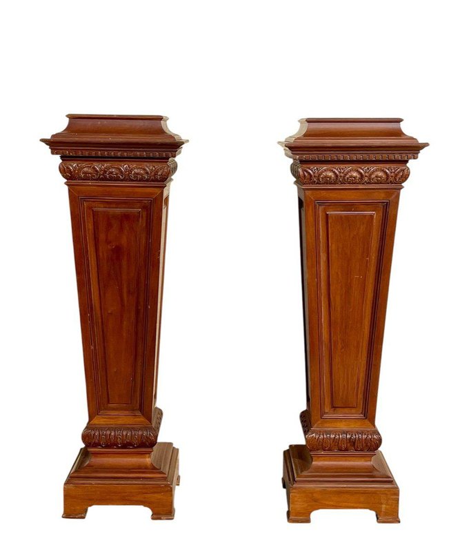 Renaissance Walnut Columns, Set of 2 for sale at Pamono