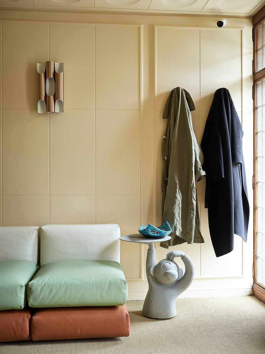 White Monkey Side Table by Jaime Hayon for BD Barcelona for sale at Pamono