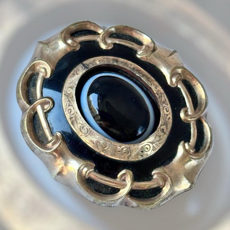 Antique Victorian Bulls Eye Agate Pinchbeck Mourning Brooch for sale at ...