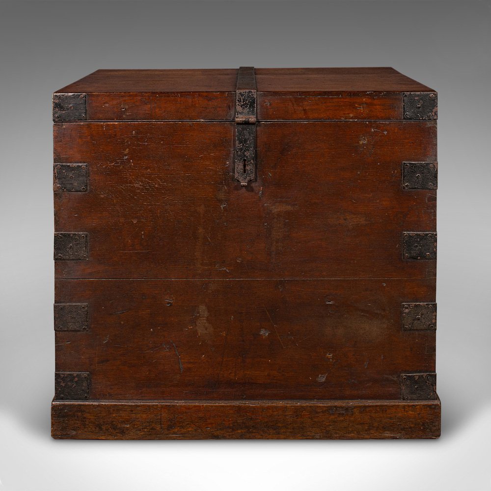 English Georgian Iron Bound Oak Storage Trunk for sale at Pamono