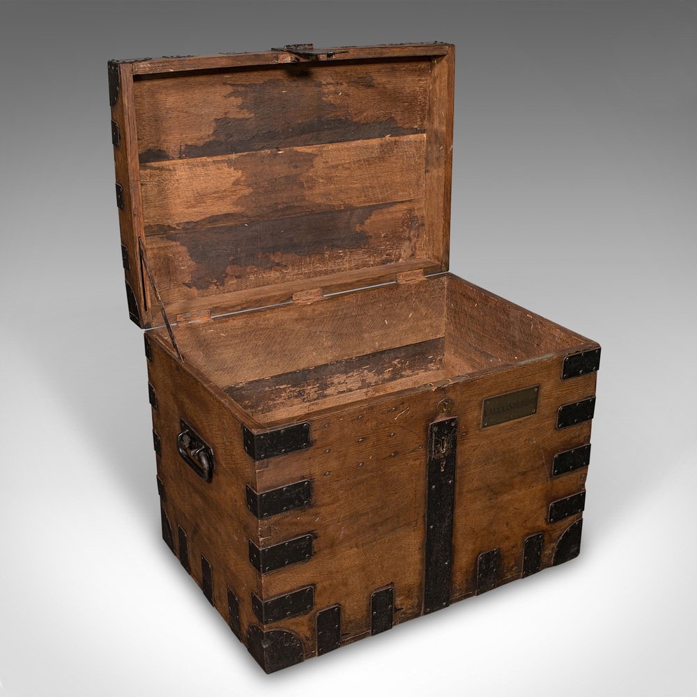 English Victorian Oak and Cast Iron Storage Trunk, 1860s for sale at Pamono