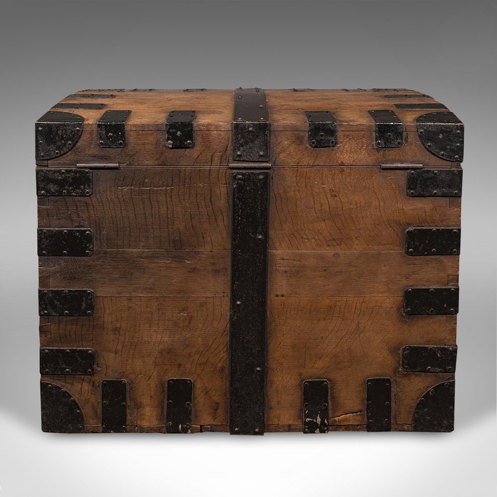 English Victorian Oak and Cast Iron Storage Trunk, 1860s for sale at Pamono