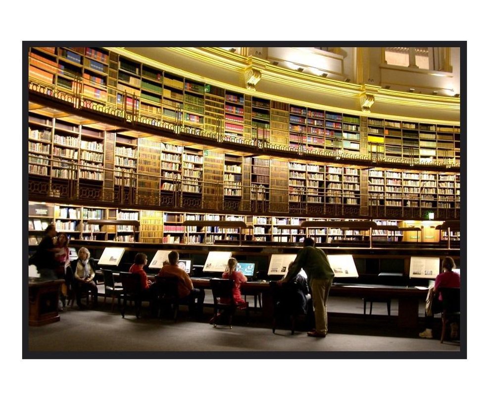 Antike Esszimmerstühle im British Museum Reading Room von Holland ...