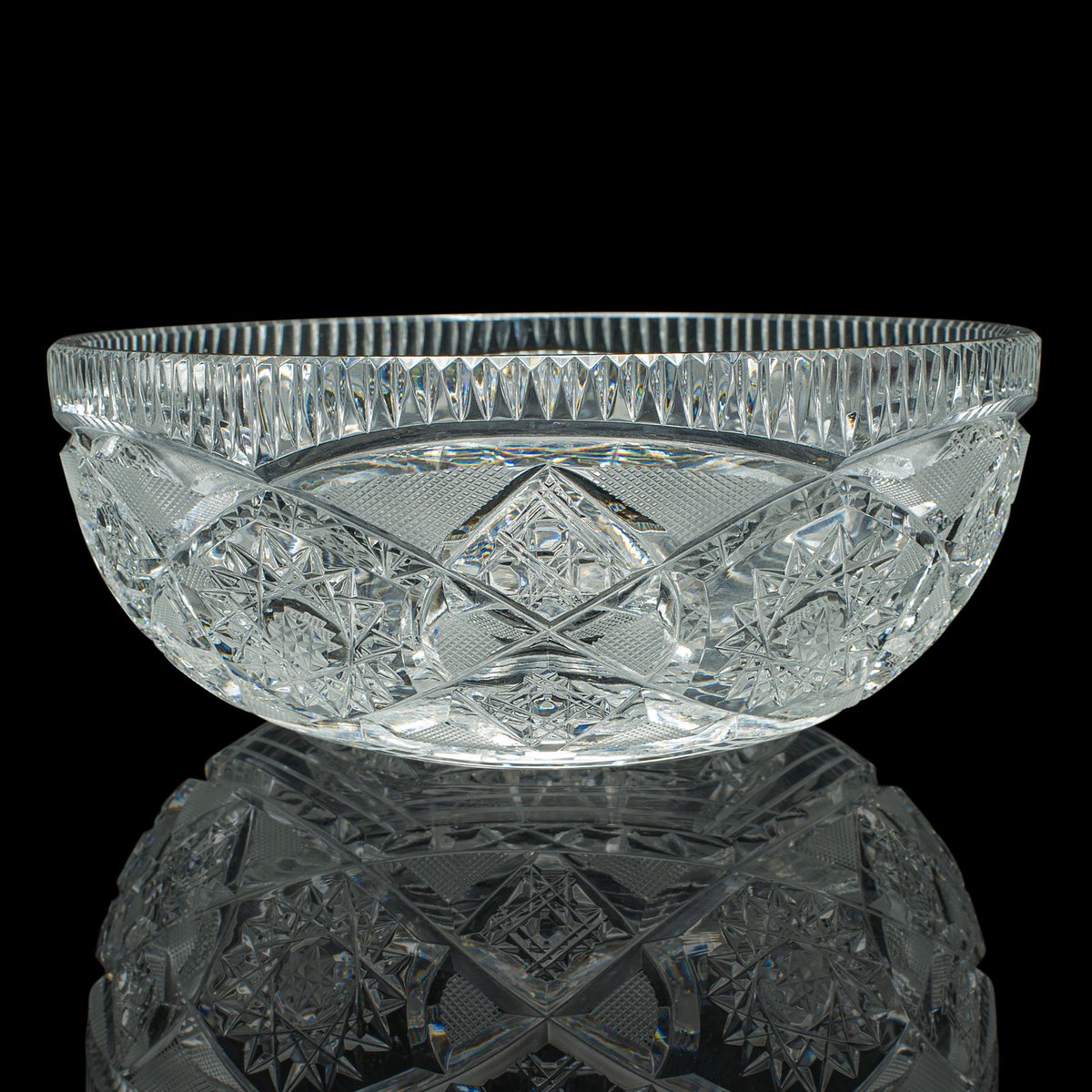 English Cut Crystal Glass Centrepiece Fruit Bowl, 1980s for sale at Pamono
