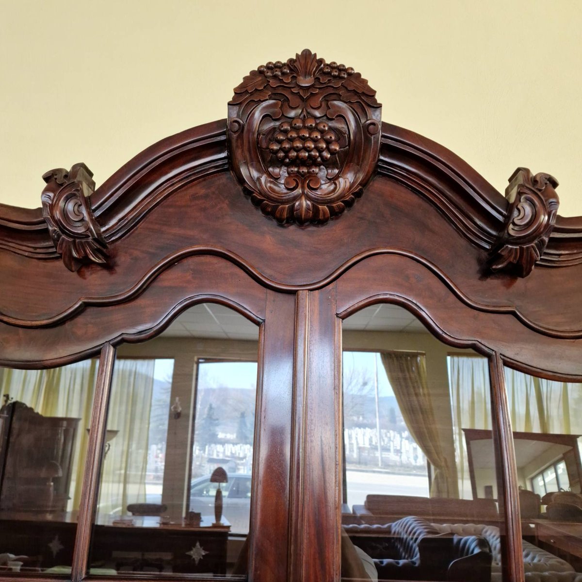 Antique French Showcase in Mahogany for sale at Pamono