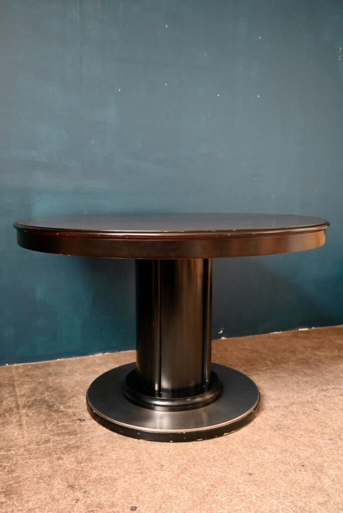 Italian Round Table with Central Leg for sale at Pamono