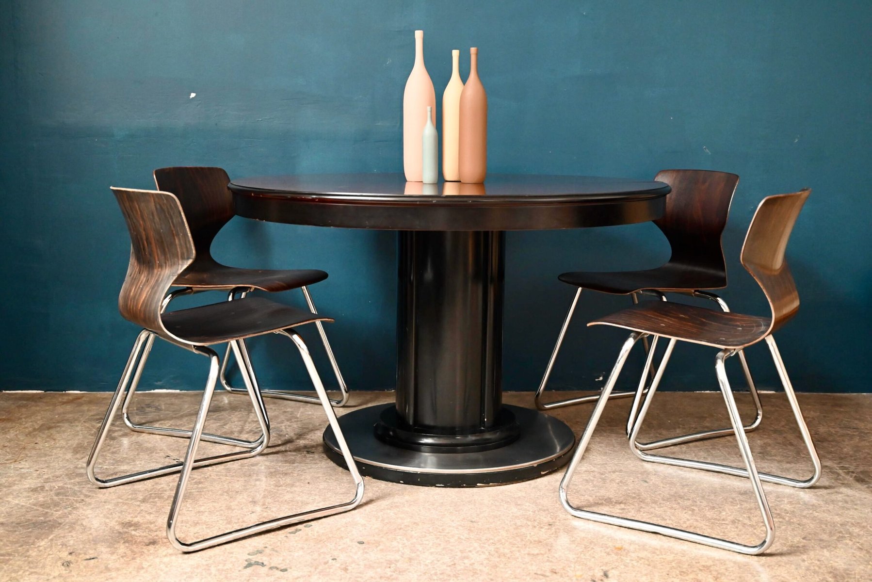 Italian Round Table with Central Leg for sale at Pamono