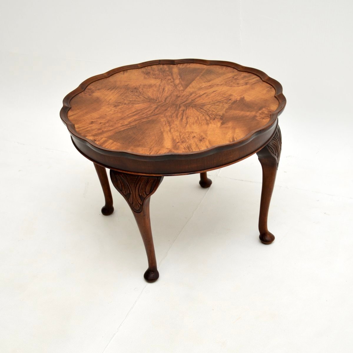 Figured Walnut Pie Crust Coffee Table, 1920s for sale at Pamono
