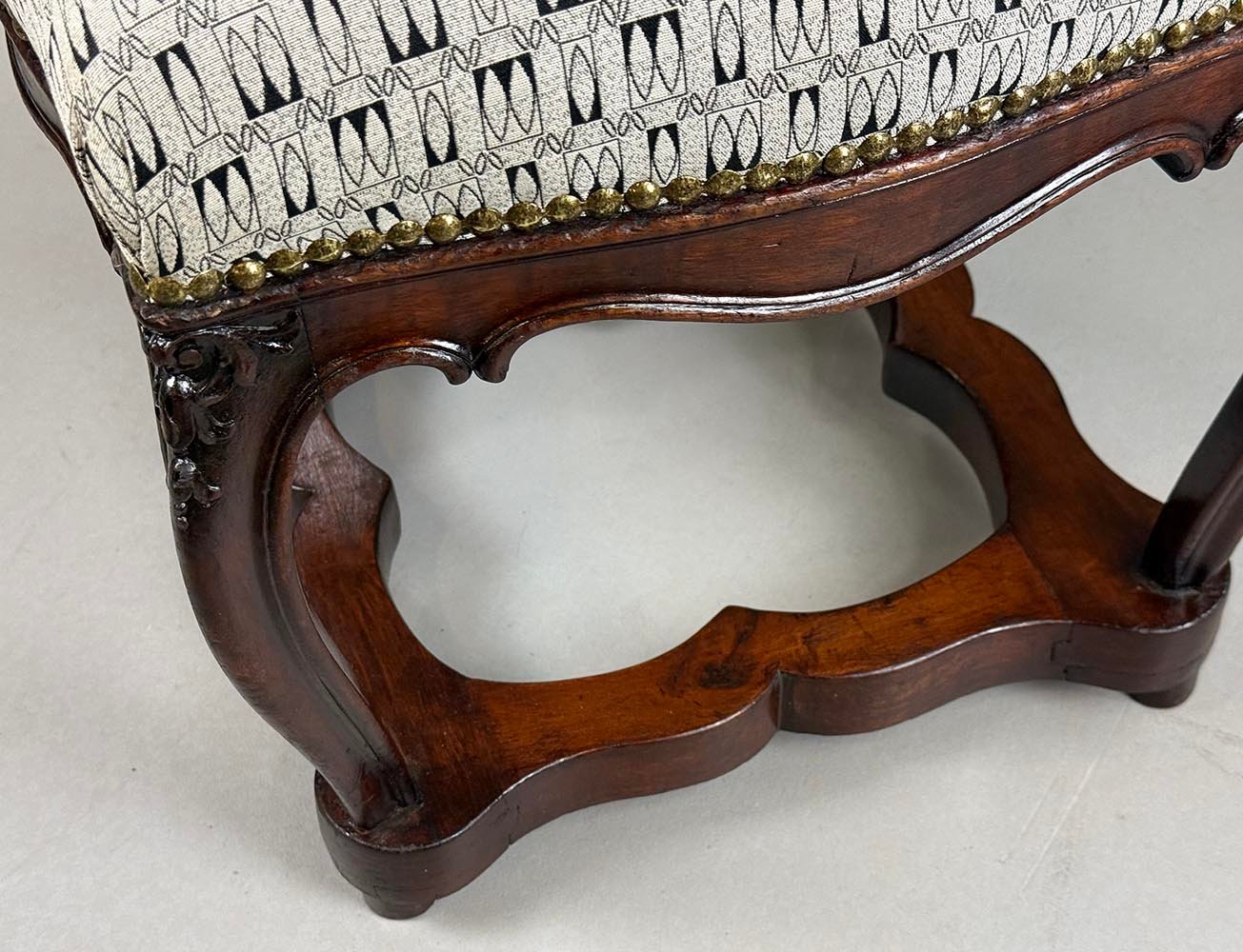 Antique Curved Stool, 19th Century for sale at Pamono