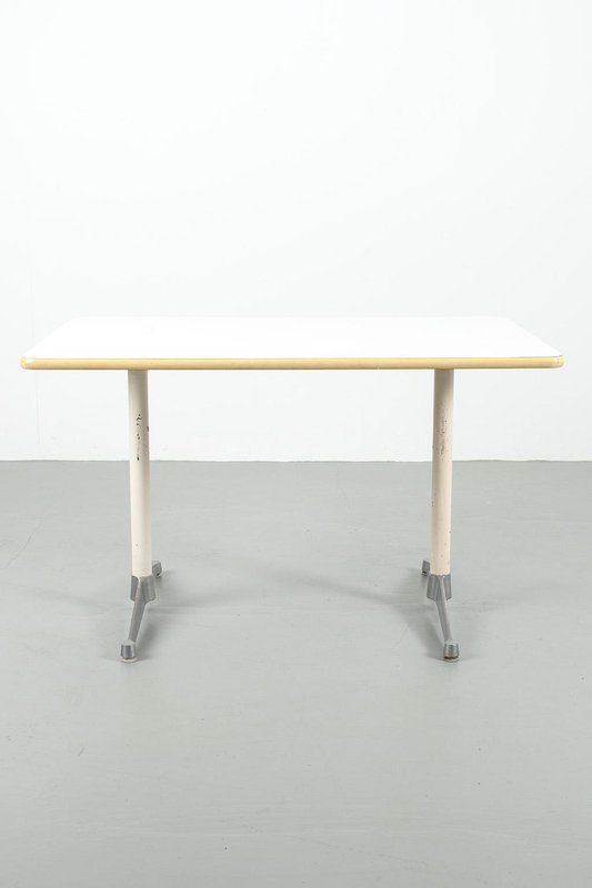 Eames Table from Herman Miller for sale at Pamono