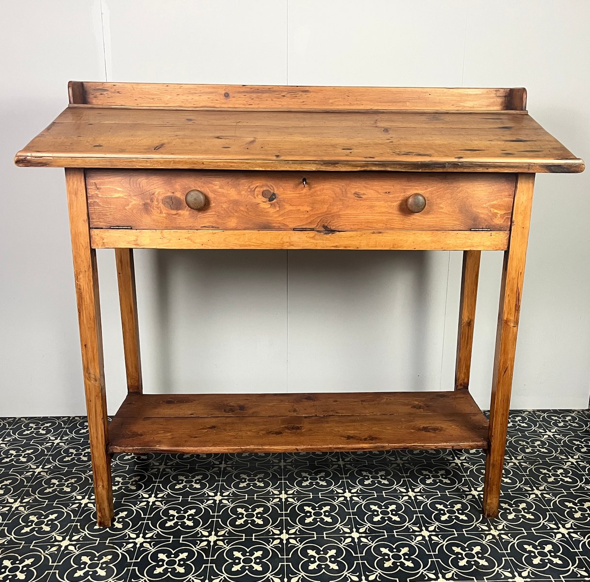 Edwardian Pitch Pine Clerk Desk for sale at Pamono